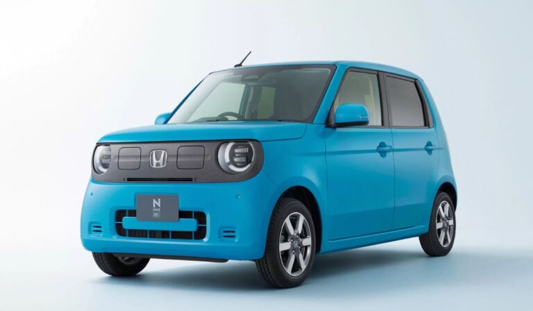 Honda N-One e: Is So Small It Can Park in Your Hall and Power It Too